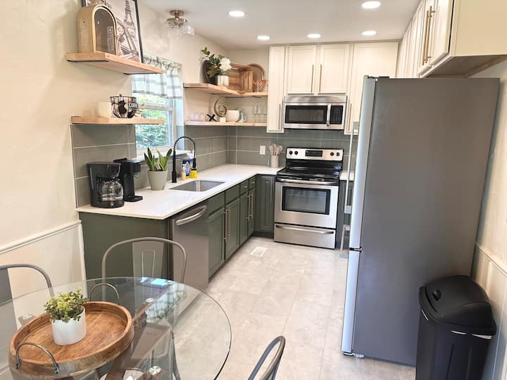 Entire Yukon Home Near Turnpike! - Yukon, OK