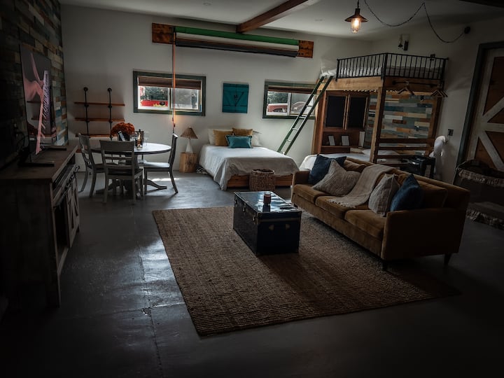 The Cozy Cabin Vibe -Nature, Animals & Views - Abbotsford