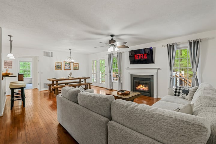 Ridgehaven Retreat: Outdoor Dining| Firepit| Games - Shenandoah, VA
