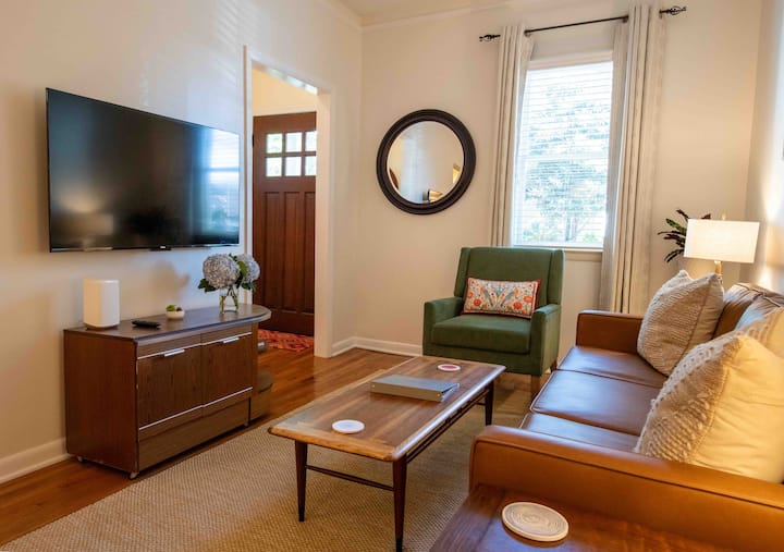 Charming 3 Br Cottage Downtown - Savannah, GA
