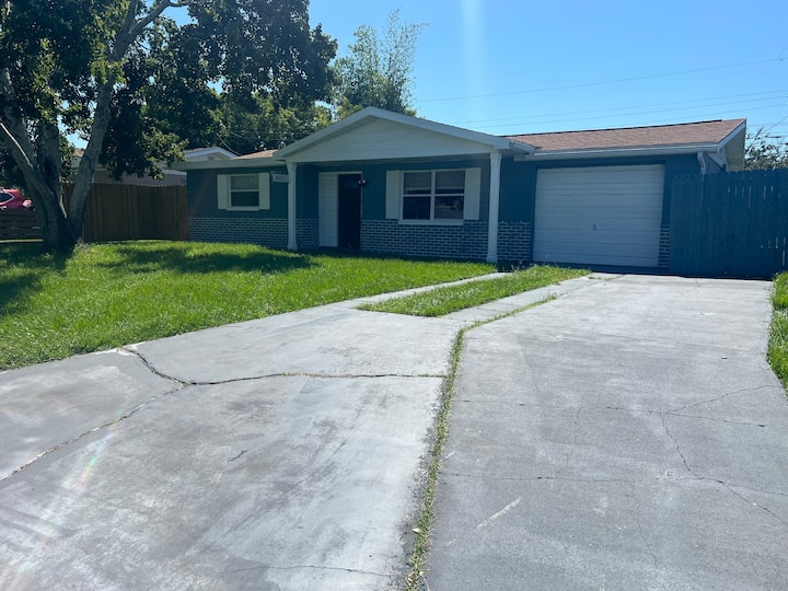 Holiday Home - Tarpon Springs, FL