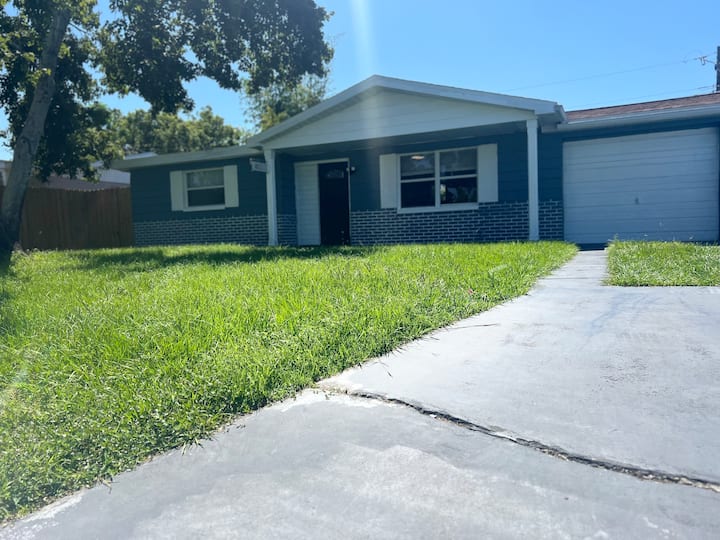 Entire Home Holiday Fl - Tarpon Springs, FL