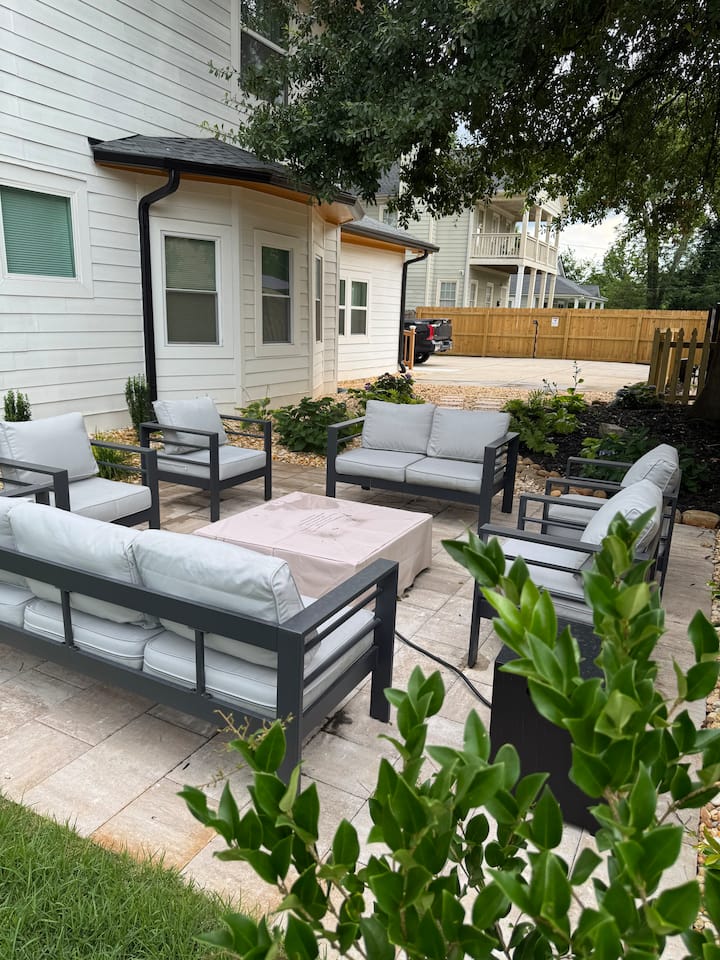 Steps Away From Dt Atl/with 2 Masters. - Atlanta, GA