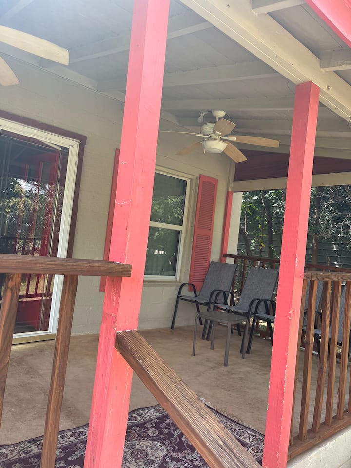 美德Meide Virtues - Bandera, TX