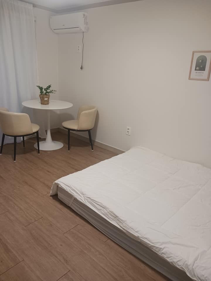 304호/황리단길도보5분/건물내무료주차/비대면첵인/유듑넷플/짐맡김/엘베/마트펀의점도보3분 - Gyeongju-si