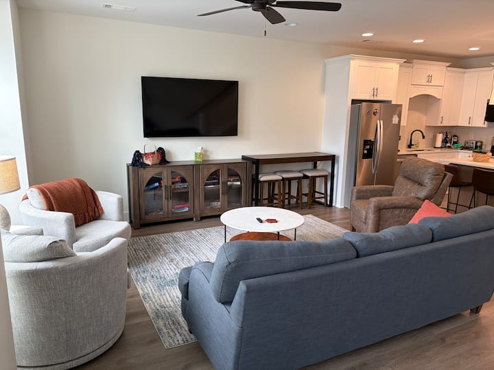 Auburn Getaway Home, Family Friendly, Sleeps 8 - Auburn, AL