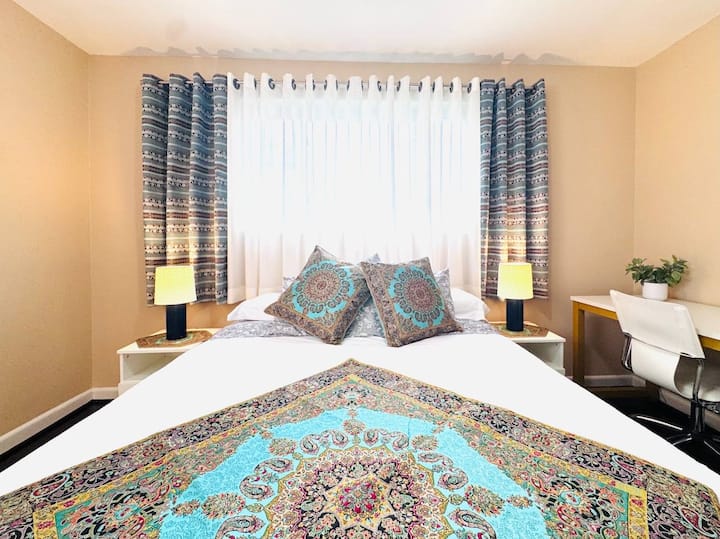Unique Persian-inspired Stay | 3br Near Dc & Metro - Gaithersburg, MD