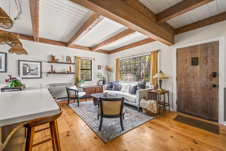 The Half Timbered Cottage - Mendocino, CA