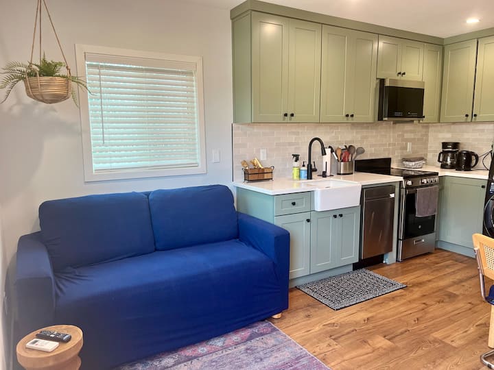 Modern, Cozy, Private Guest House - Hawthorne, CA