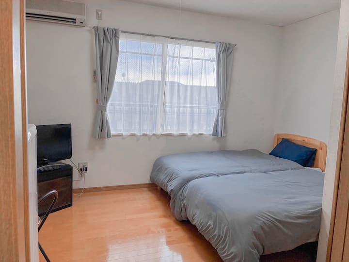 [山口大学徒歩５分、湯田温泉駅徒歩23分]アパートの一部屋をレンタルしたゲストハウス、駐車場無料 - 야마구치시