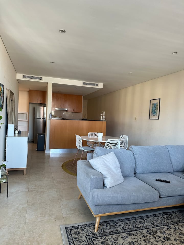 Bright & Spacious 2bdr W Pool, Balcony And Parking - Bondi Beach