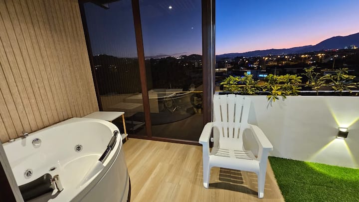 Penthouse
Jacuzzi, Terraza, Barbacoa Nuevo Modern - Cuenca