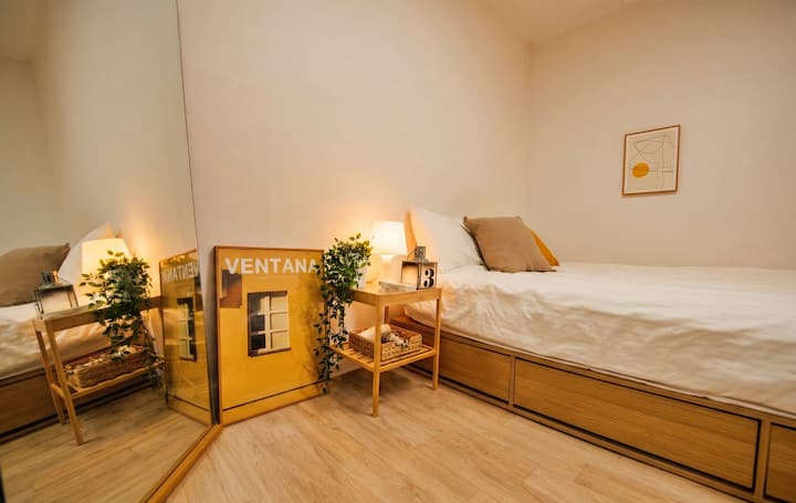 이태원역 도보 5분 #퀸 사이즈 침대 2개 #짐 보관 가능 - Seoul