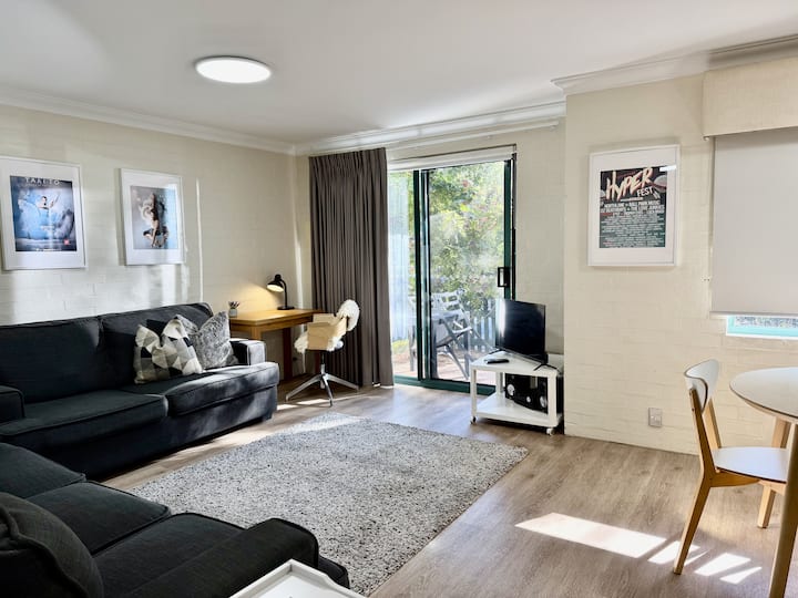 Staywest 29 - Subiaco Village Swimming Pool & Spa - Perth