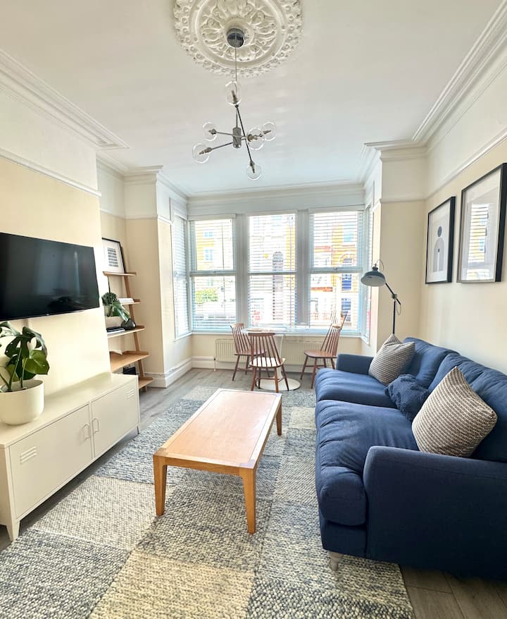 Bright Seaside Escape • In The Heart Of Southend - Southend-on-Sea