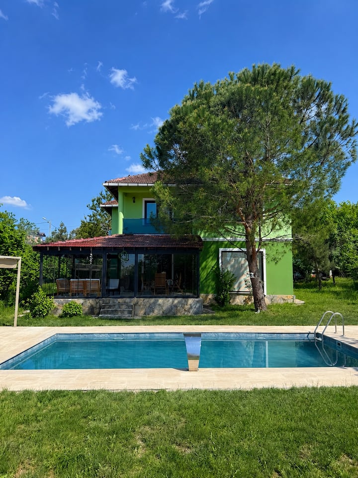 Delightful Villa With Heated Pool In Nature - Kartepe