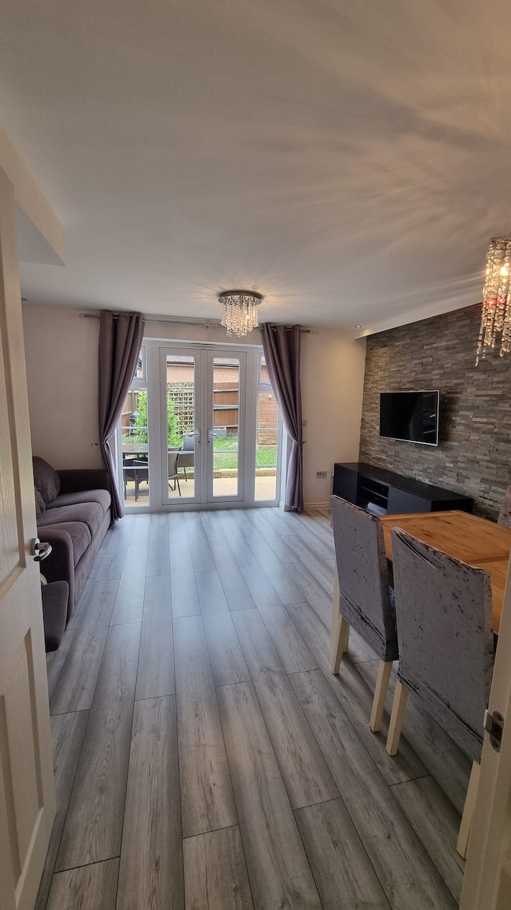 Cosy 2 Bed House In Aylesbury - Aylesbury