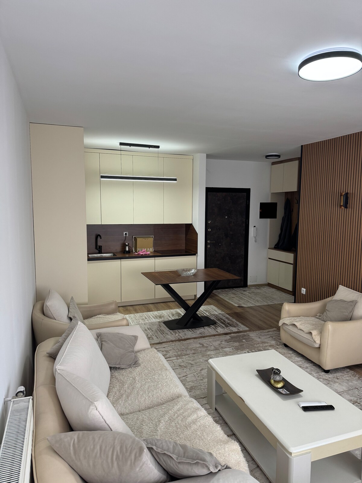 Einkaufszentrum • Kostenloser Parkplatz • WLAN und TV - Wohnungen zur ...