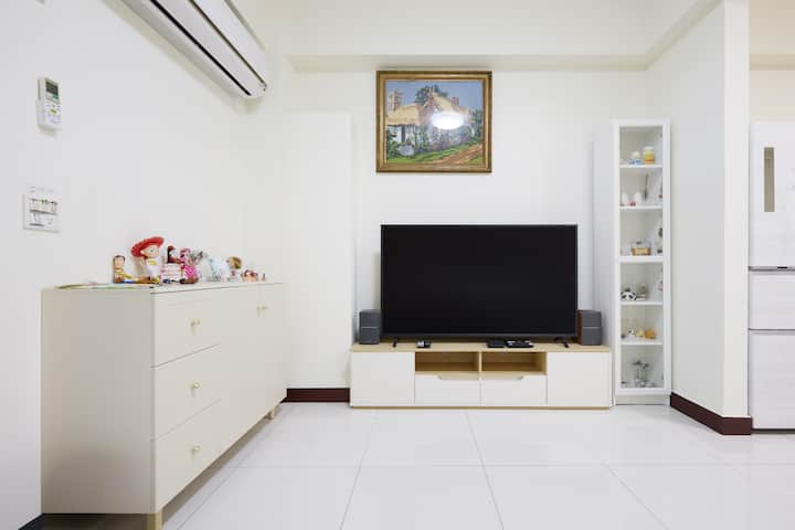 東區靜巷｜4-10人包棟透天｜近成大/南紡/大東夜市｜家庭好友聚會首選 - Tainan City