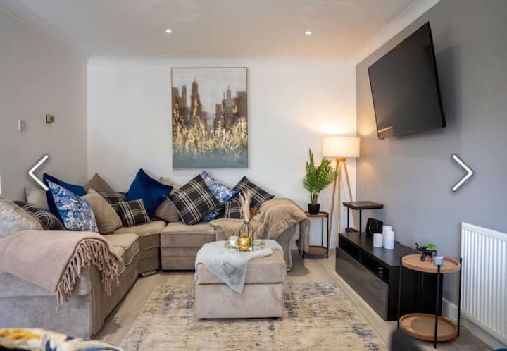 Flamingo Short Lets Neath Hill 4 Bed 4 Bath - Milton Keynes