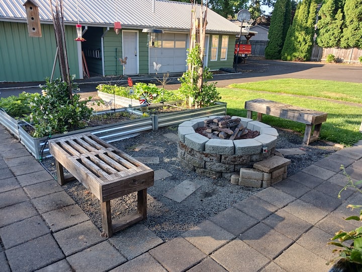 Private & Comfy Milwaukie Apt - Oregon City, OR