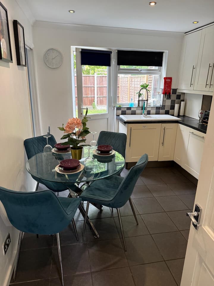 Flamingo Short Lets Greenleys - Milton Keynes