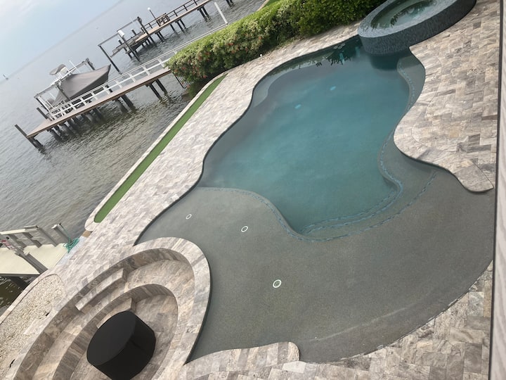 Open Water Furnished 3/3 - Pool Jacuzzi & Firepit - St. Petersburg, FL