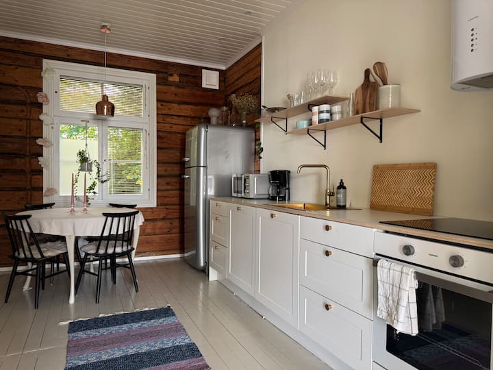 Tilava Idyllinen Puutalo-osake Lähellä Logomoa - Turku