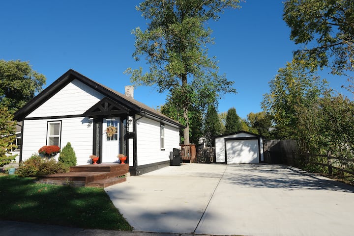 Stylish Englewood Bungalow - Dayton