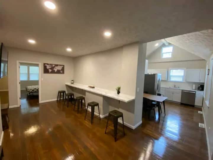 Cozy 5 Bedroom 3 Bath Omaha Home - Council Bluffs, IA