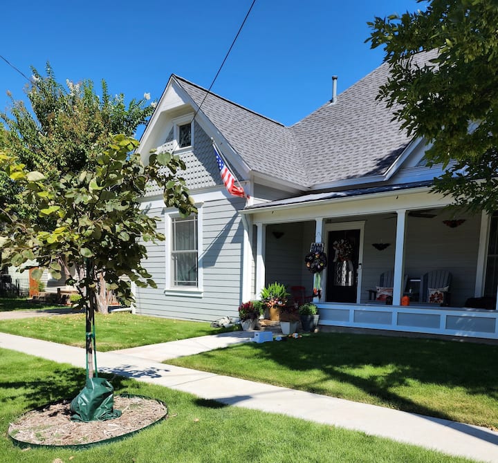 Historic Victorian Downtown Farmhouse - Frisco, TX