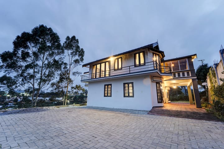 2-bhk W/ Garden, Balcony & Picturesque Verandah - Kotagiri