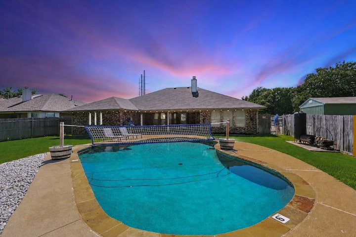 4bd/2ba Bohemian X Southern Getaway W Pool+cinema - Roanoke, TX