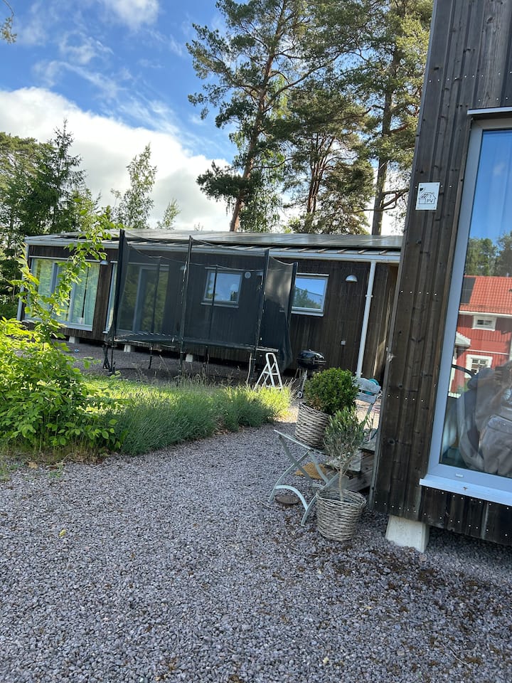 Strandnära Hus Med Elbilsladdare - Motala