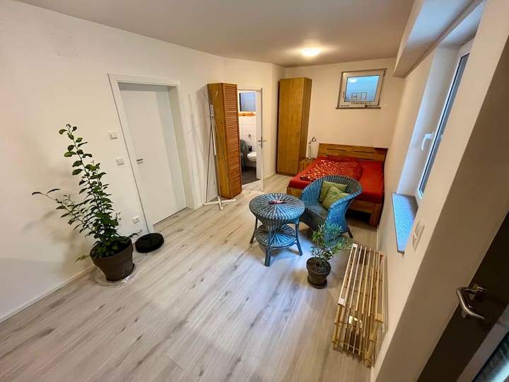 Einliegerwohnung Mit Eigenem Bad Und Küche - Putzbrunn