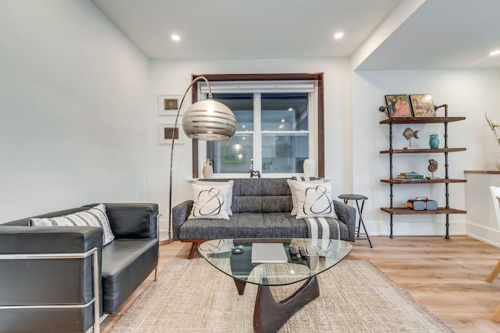Designer 1br Retreat • Steps To Little Italy - Toronto