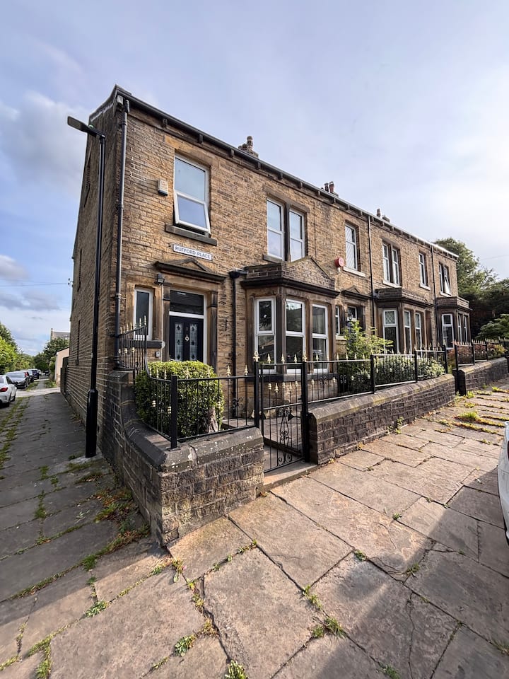 Lovely Spacious Victorian House - Huddersfield