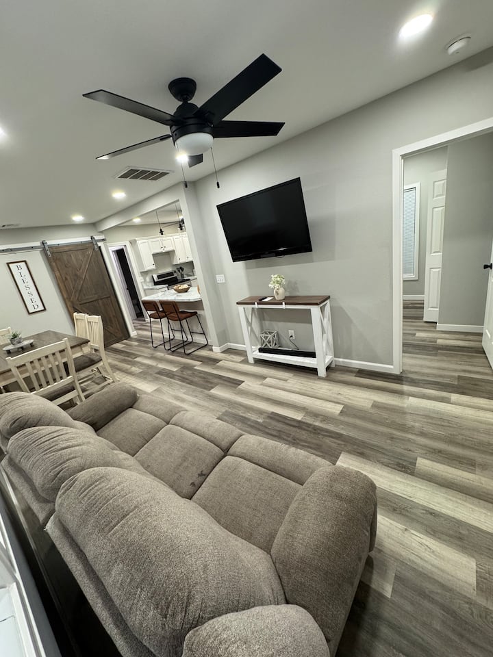 Bright And Airy Home - Boot Hill Casino & Resort