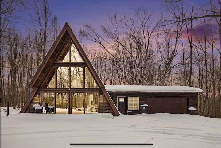 Birdie Bower: A-frame, Sauna, 5 Kings, 4 Twins - Big Rapids, MI