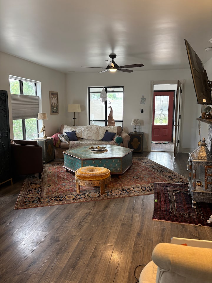 Stylish, Updated Bunglow - Montrose, CO