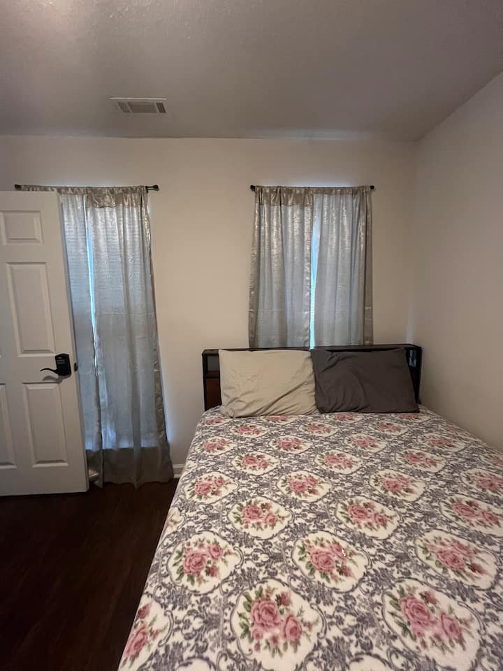 Shared Space Near Downtown - Atlanta, GA