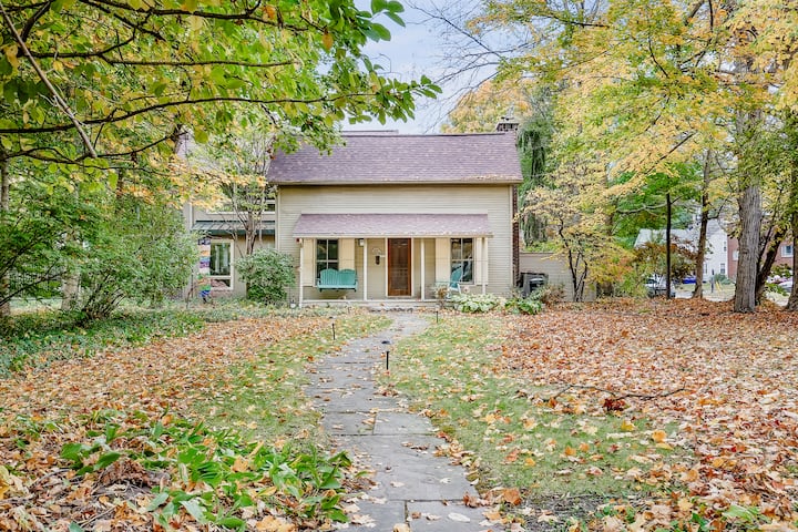 Green Man Farmhouse 2 Blocks From Butler Campus - Indianapolis, IN