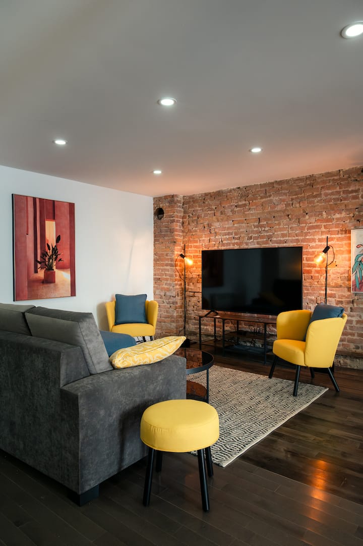 4 Bedroom With View Of Church - Montreal