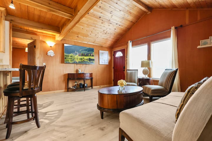 Walk To Beach • Fenced Yard • Pet-friendly Cottage - Cannon Beach, OR