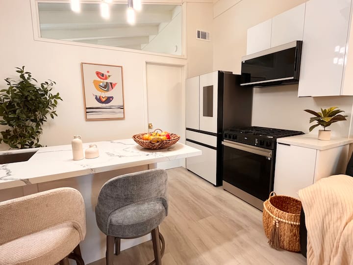 Private Guest House In The Heart Of Socal - Buena Park, CA