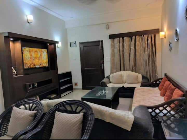 2bhk 5* Suite+modular Kitchen: Muskan Homestay - Varanasi