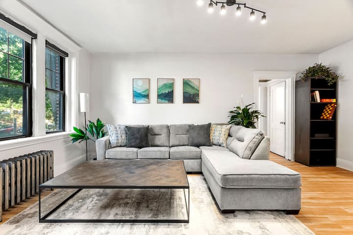 Bright 1st-fl 2br Near Hospitals - Boston, MA