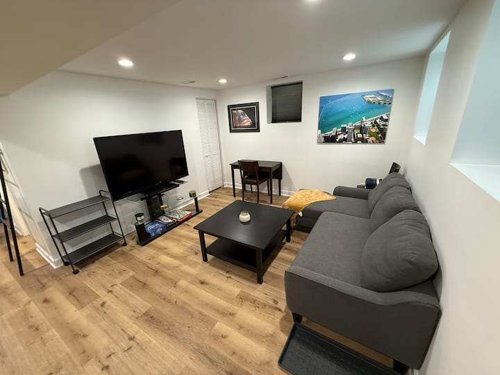 Live Like A Local - Lincoln Park Basement Walkout - Buena Park - Chicago