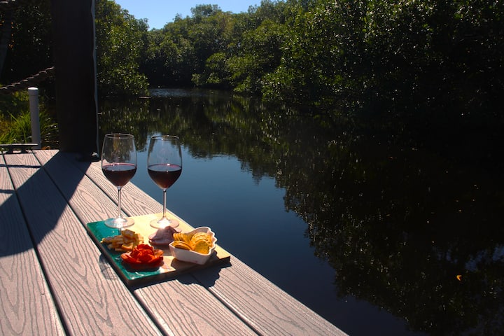 Bring Snacks & Relax| Waterfront| Pool| Crib| Pets - Fort Myers, FL