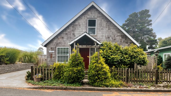 Hot Tub-fireplace-walk To Beach-fenced Yard-6beds - Lincoln City, OR